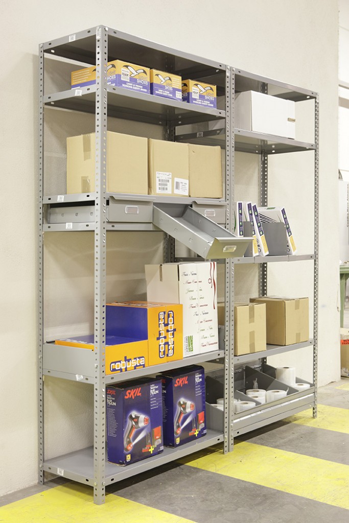 Rafturi metalice - Spațiu de depozitare modular, livrat rapid ...